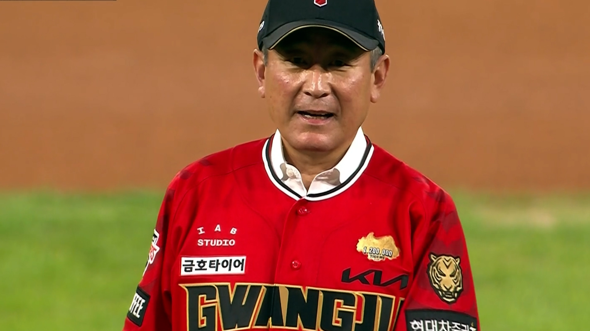 [KIA] 2024/9/25 시구 - KIA 타이거즈 전 감독 김기태 | TVING