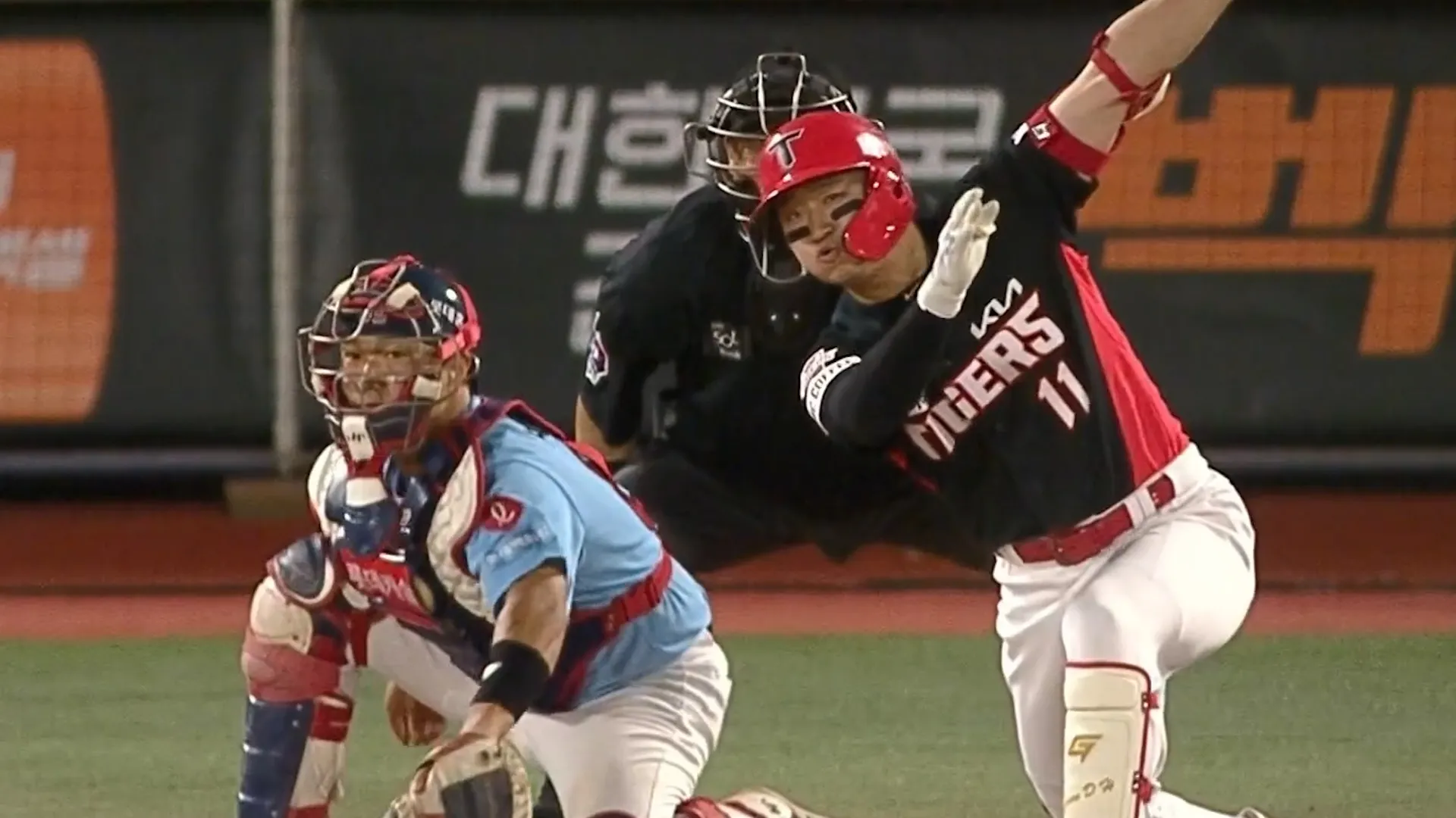 [KIA] 9/28 '불펜 총동원' 연속 밀어내기와 윤도현의 적시타로 역전 성공하는 KIA | TVING