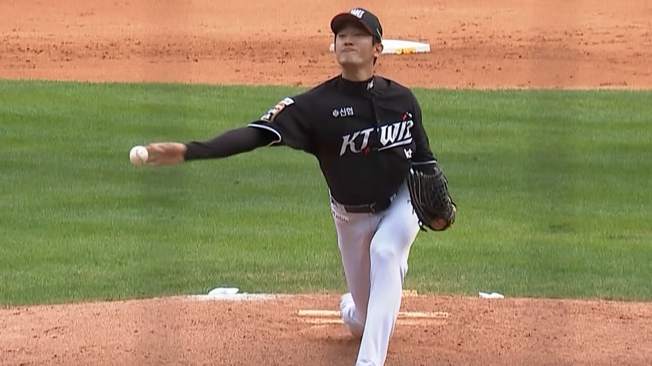 [KT] 10/3 '명품 체인지업' 강력한 구위로 삼자범퇴 만드는 고영표 | TVING