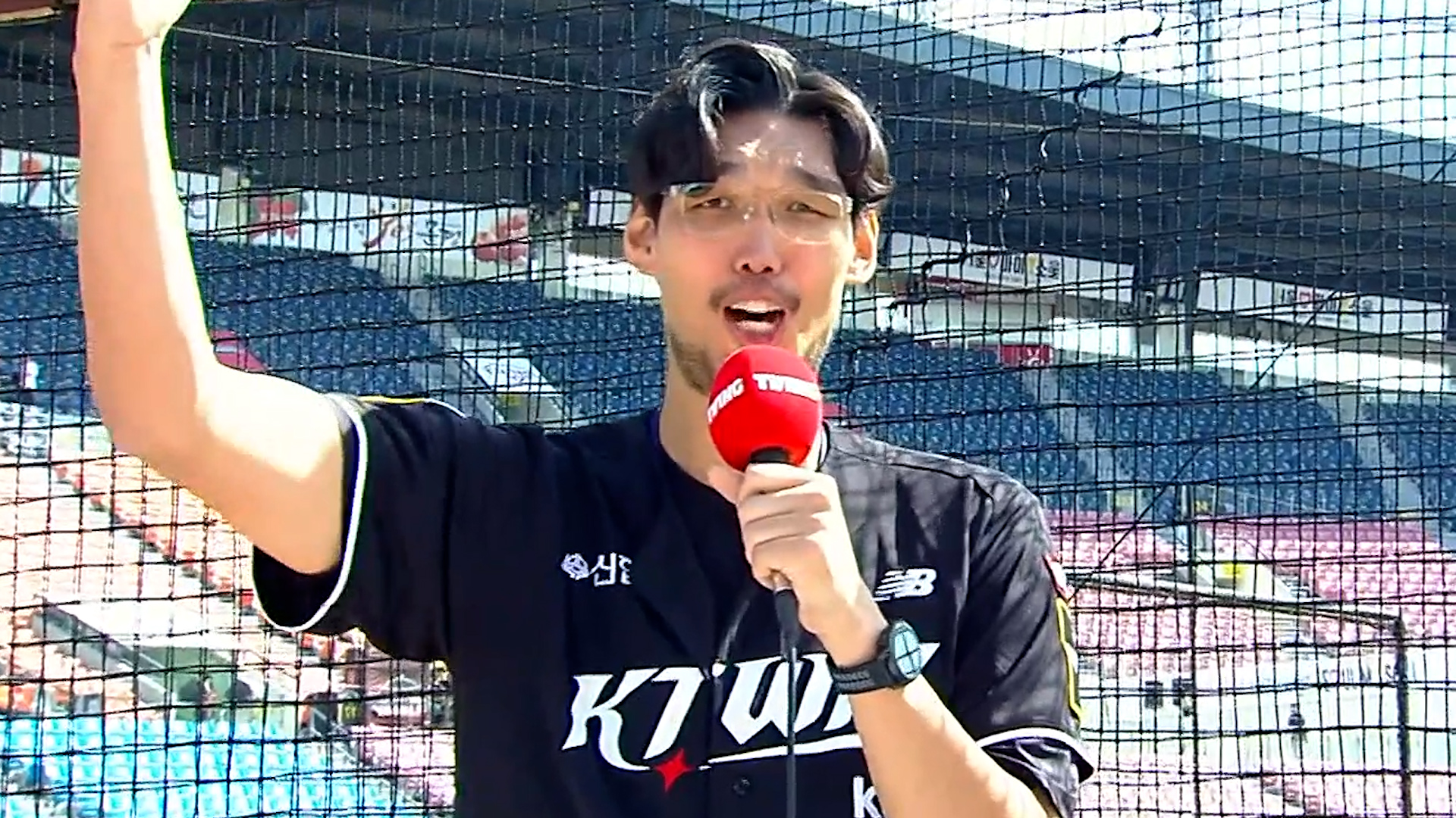 [KT] 2024/10/5 티빙슈퍼매치: KT 대표자 하승진이 부르는 응원가 | TVING