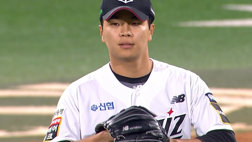 [KT] 2024/10/8 '뜬공-삼진-뜬공' 세 타자로 8회를 정리하는 손동현 | TVING