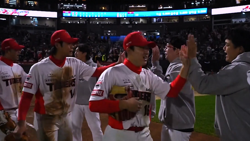 [KIA] 2024/10/23 'V12까지 -2승' 한국시리즈 2승 거두며 대구로 향하는 KIA | TVING