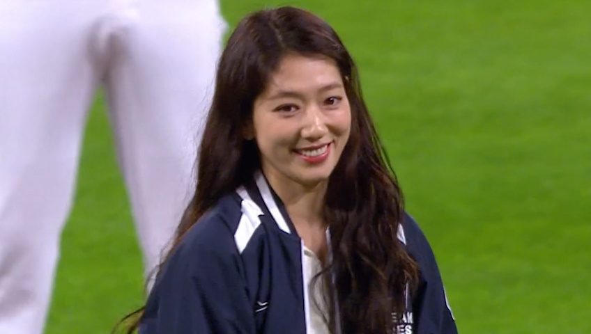 [KIA] 2024/10/28 시구 - 배우 박신혜 | TVING