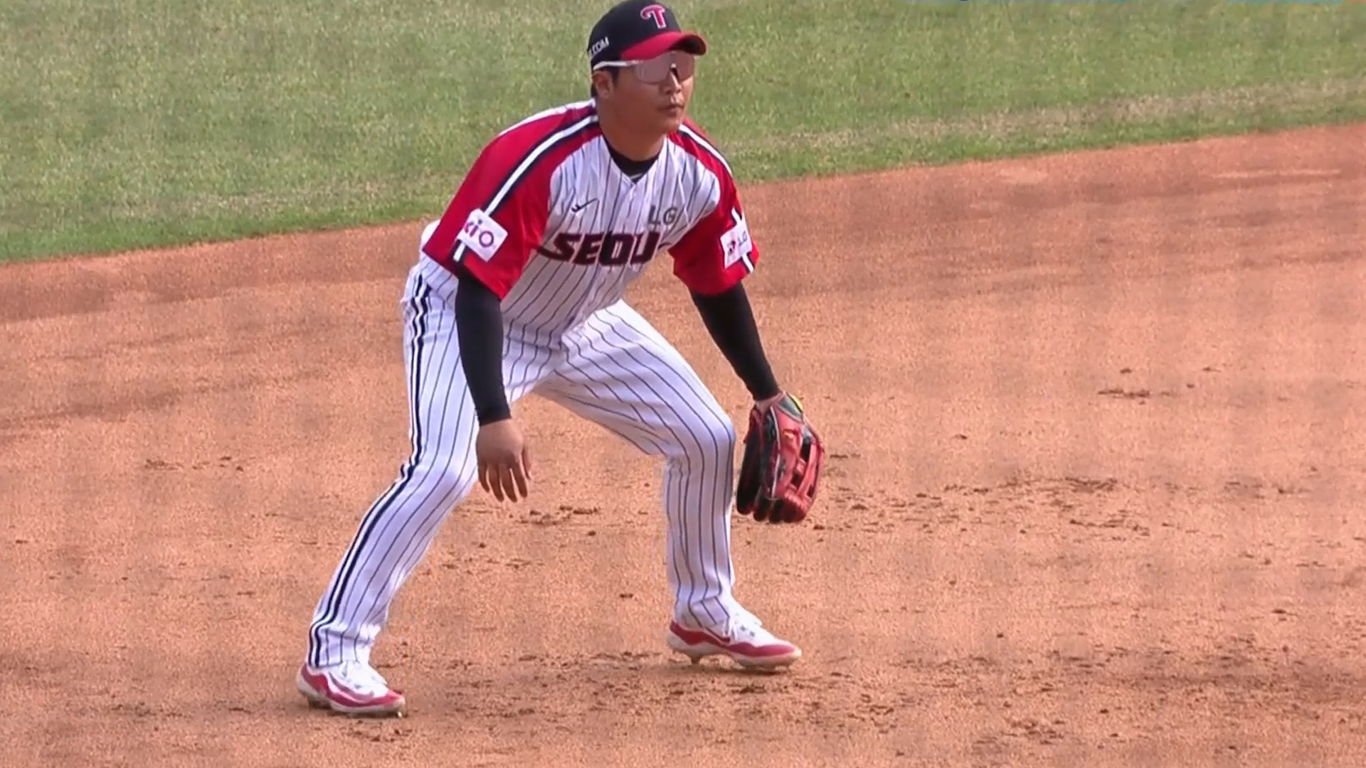 [LG] 2025/3/23 2사 만루 위기를 넘기는 문보경의 호수비 | TVING