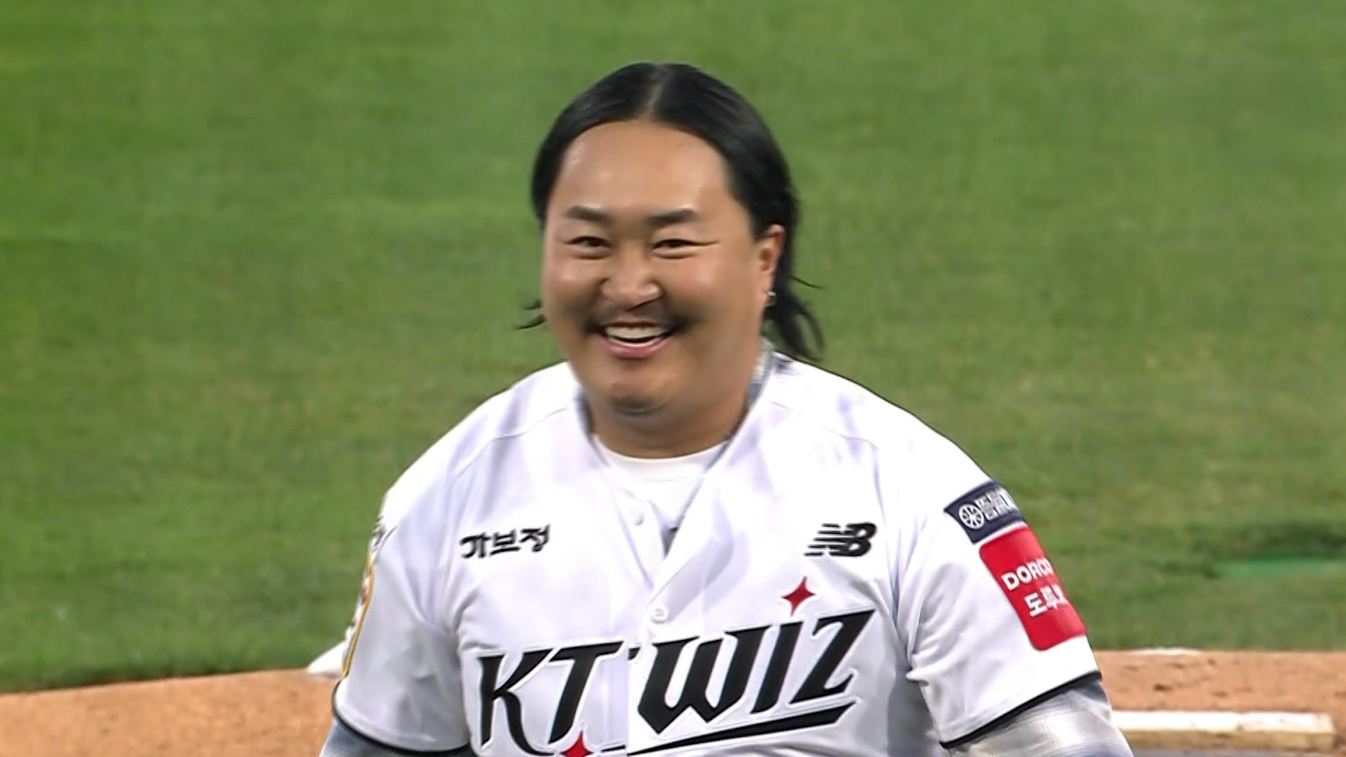 [KT] 2025/3/25 시구 - 가수 조째즈 | TVING