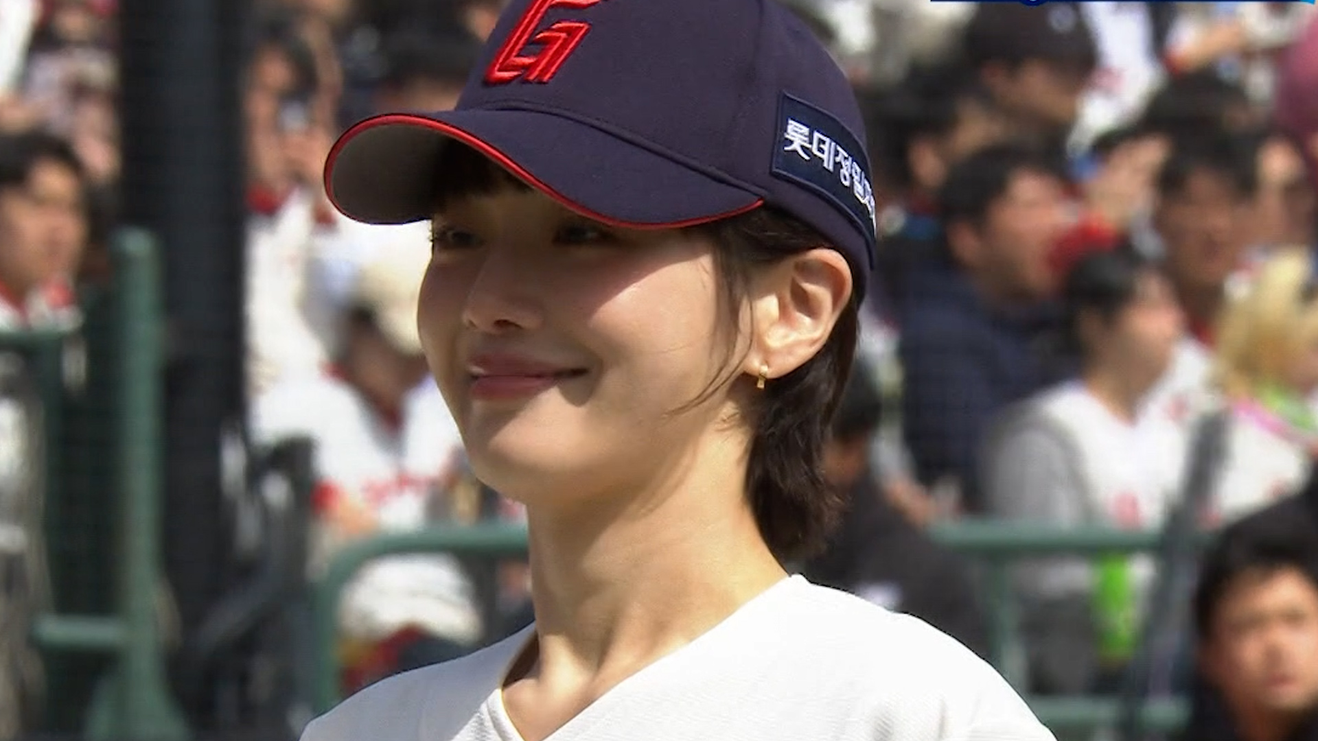 [롯데] 2025/3/30 시구 - 배우 박규영 | TVING