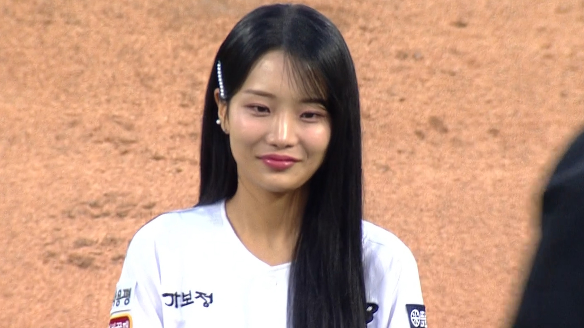 [KT] 2025/4/8 애국가 & 시구 - 트로트 가수 김소연 | TVING