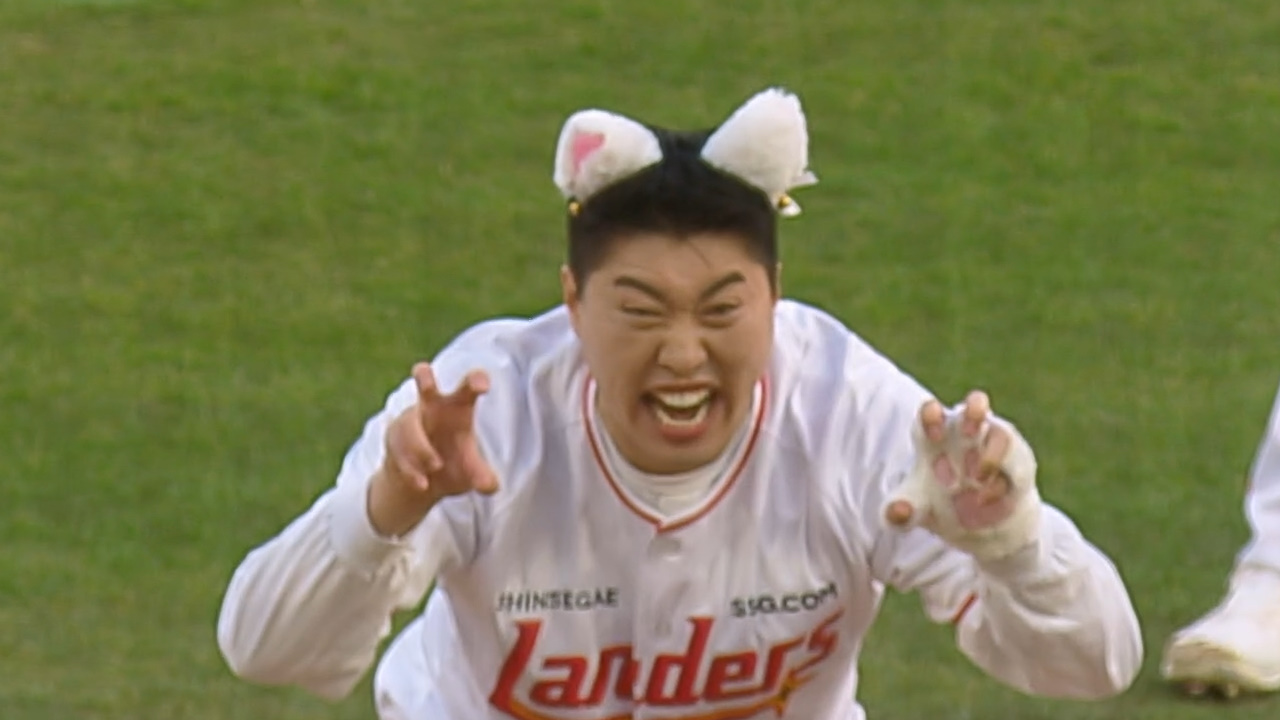 [SSG] 2025/4/15 시구 - 유튜버 송하빈 | TVING