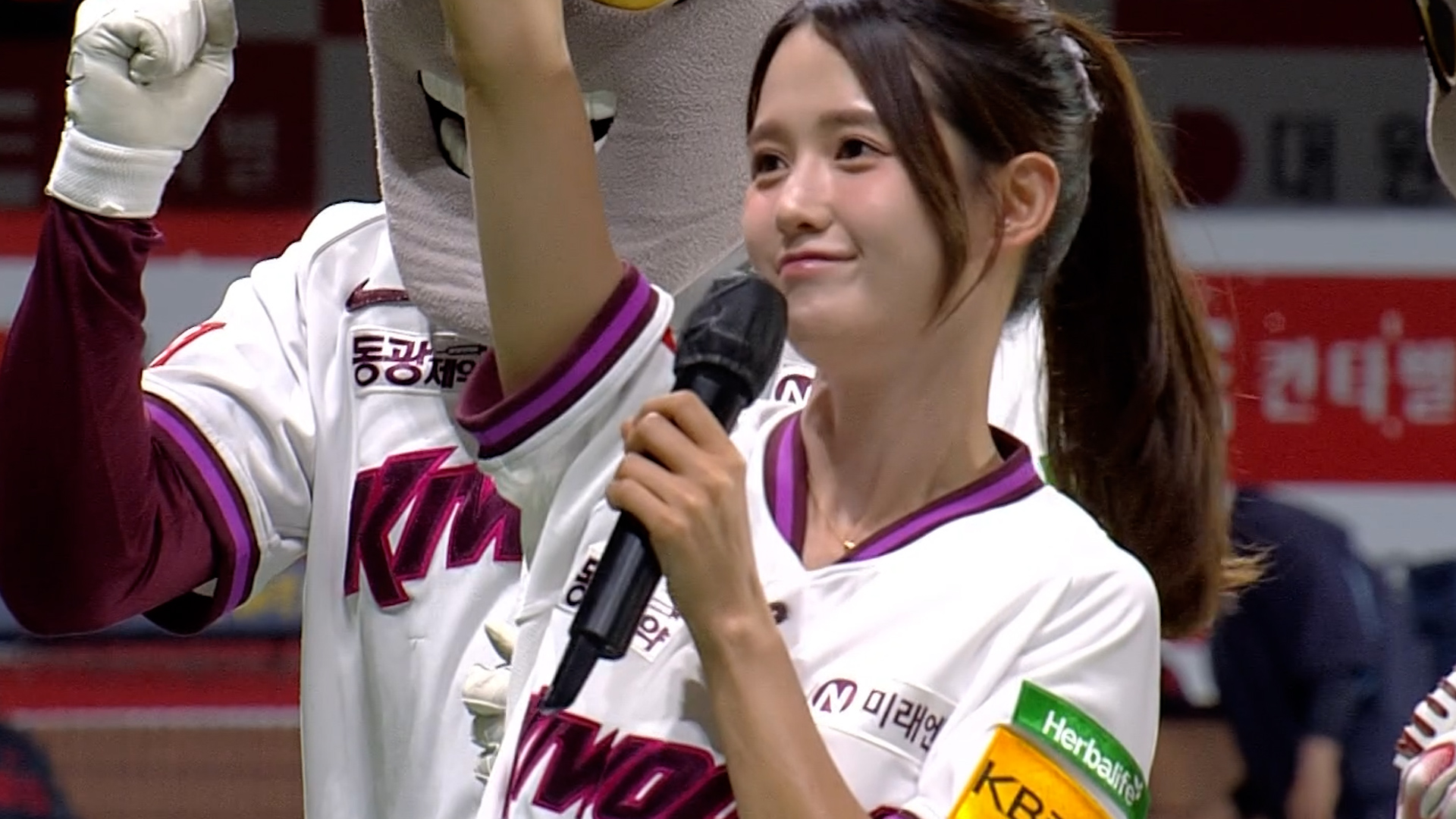 [키움] 2025/4/29 시구 - 배우 남보라 | TVING