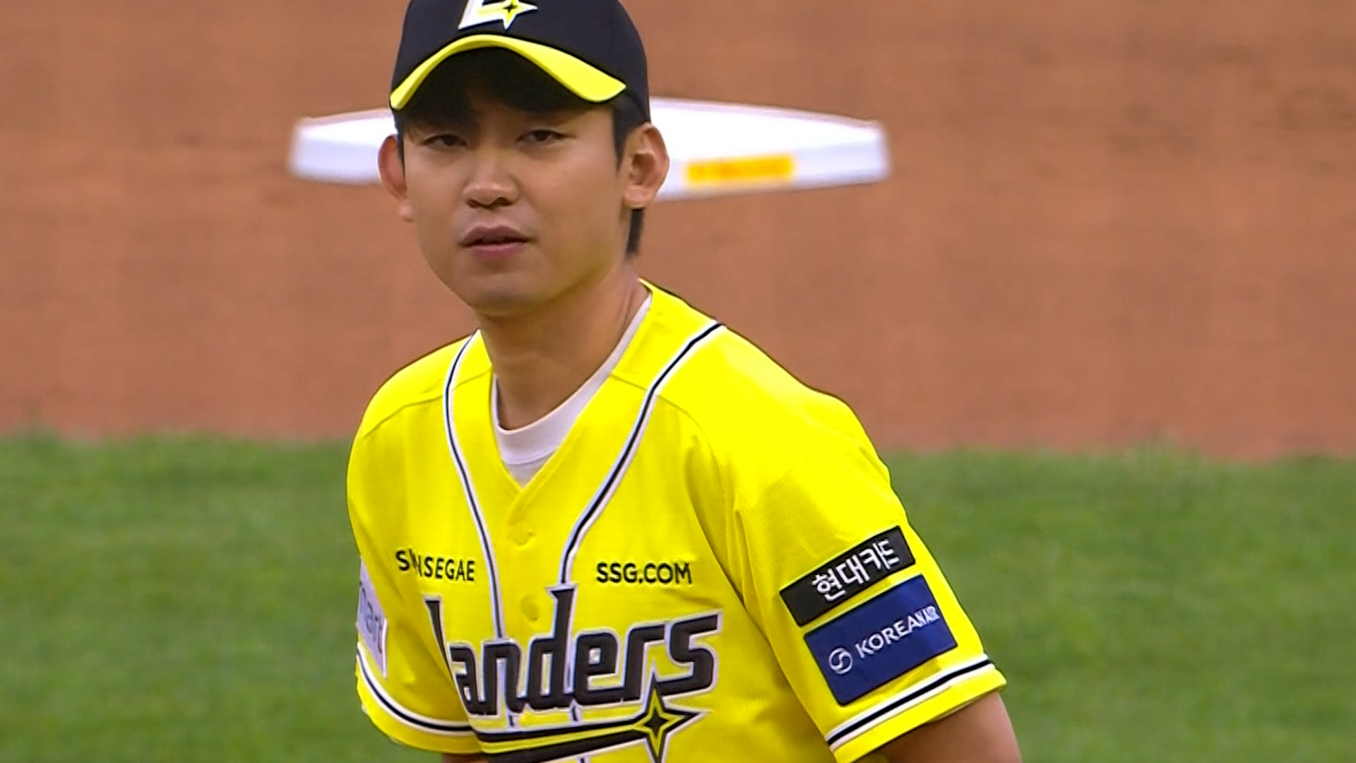 [SSG] 2025/5/10 시구 & 시타 - NBB 팬 진우성 & 김현민 | TVING