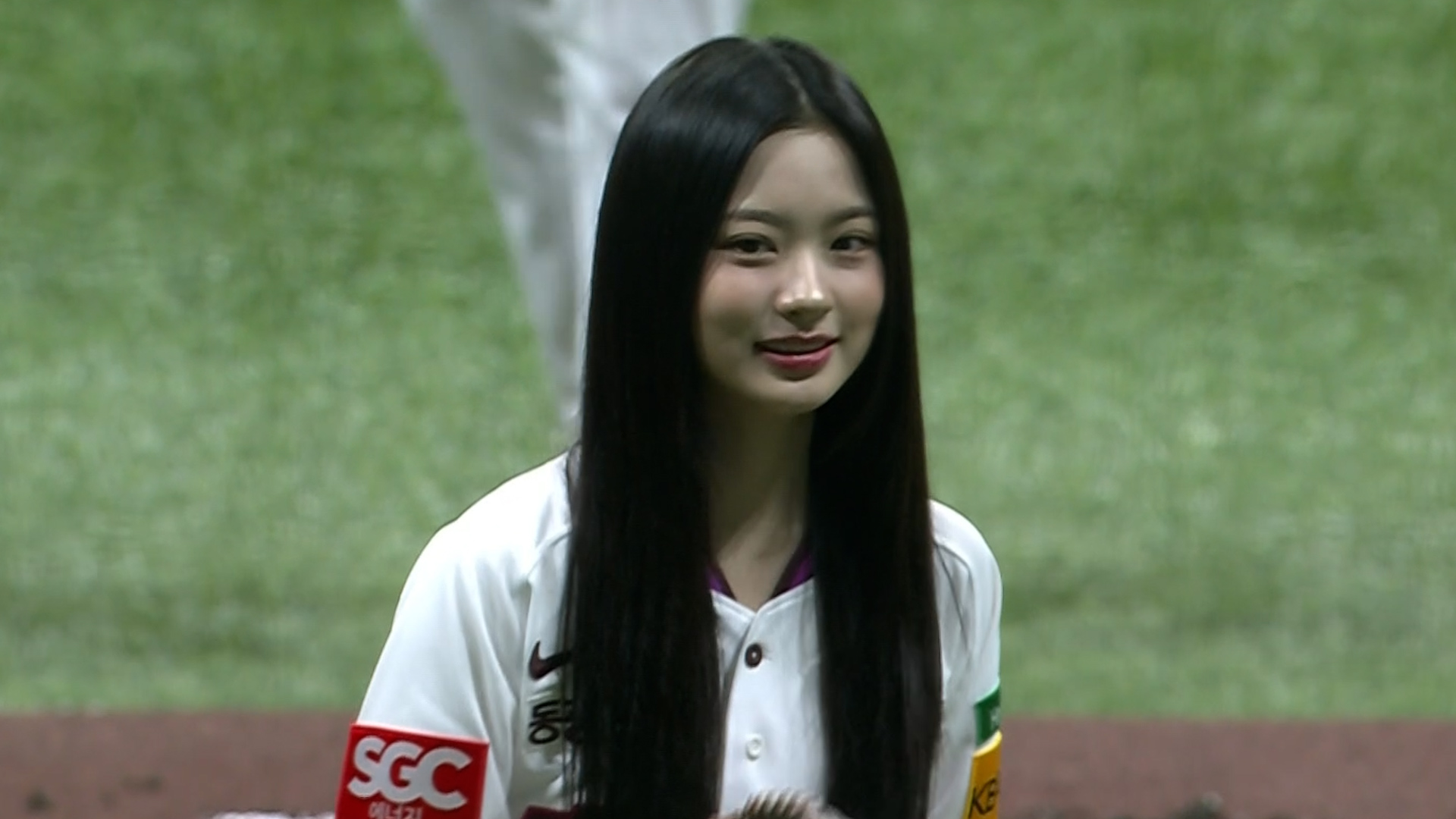 [키움] 2025/5/25 시구 - 걸그룹 'KiiiKiii' 키야 | TVING