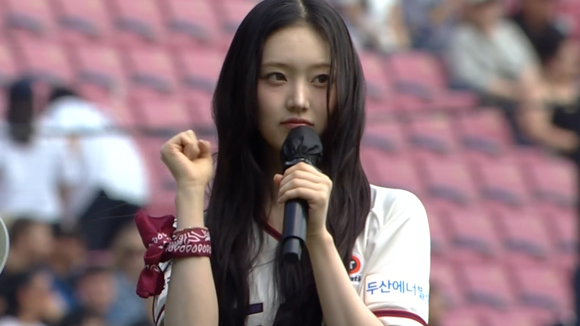 [두산] 2025/5/25 시구 - 걸그룹 'KiiiKiii' 이솔 | TVING