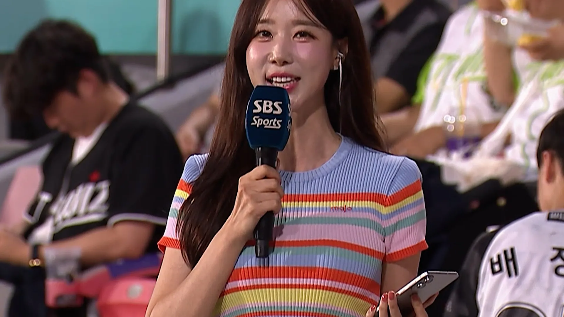 [KT] 2025/7/1 진달래 아나운서의 경기 중간 현장 리포팅 | TVING