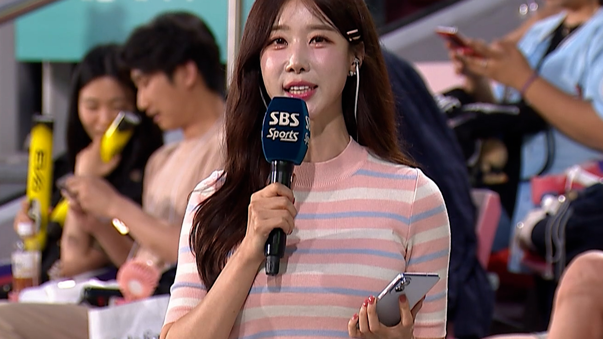 [KT] 2025/7/3 진달래 아나운서의 경기 중간 현장 리포팅 | TVING