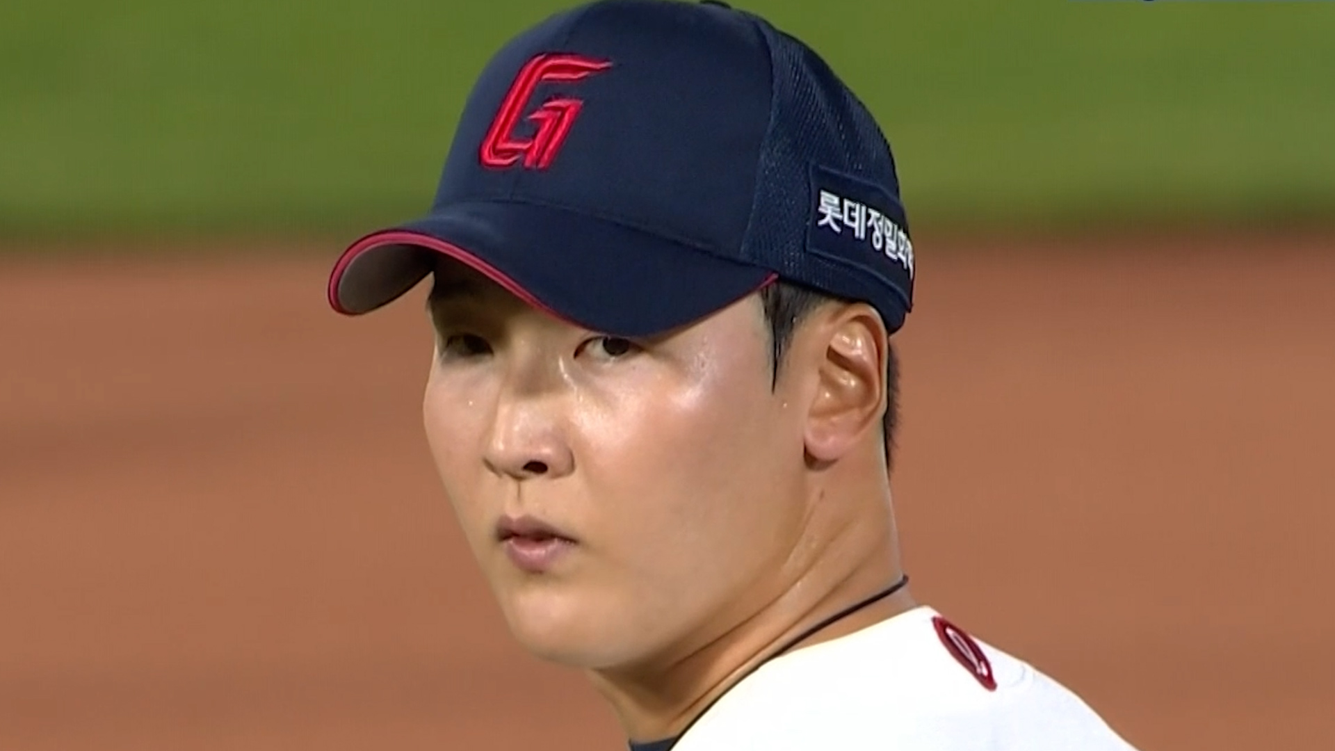 [롯데] 2025/7/9 무사 1, 2루 위기를 무실점으로 탈출하는 최준용 | TVING