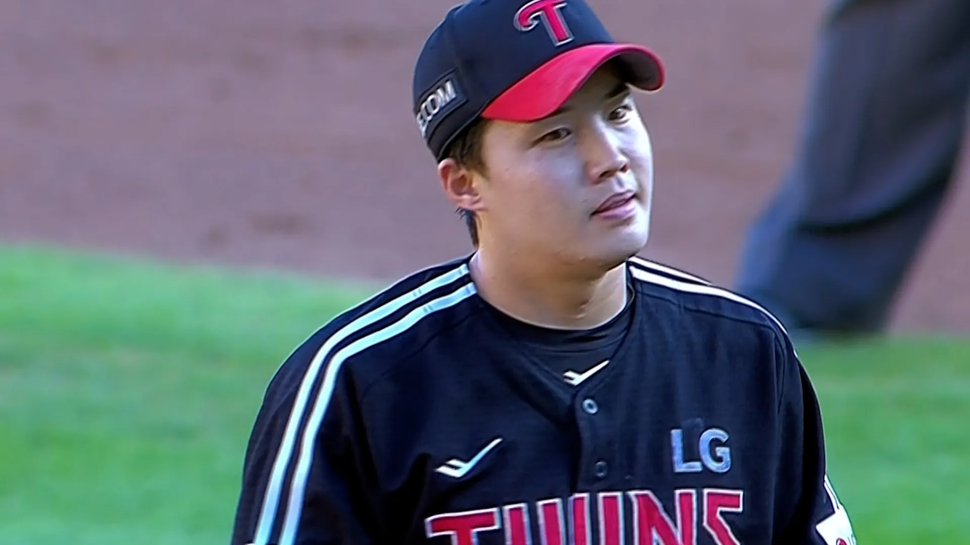 [LG] 2025/7/26 '2사 만루 위기' 실점 없이 1회를 막아내는 임찬규 | TVING