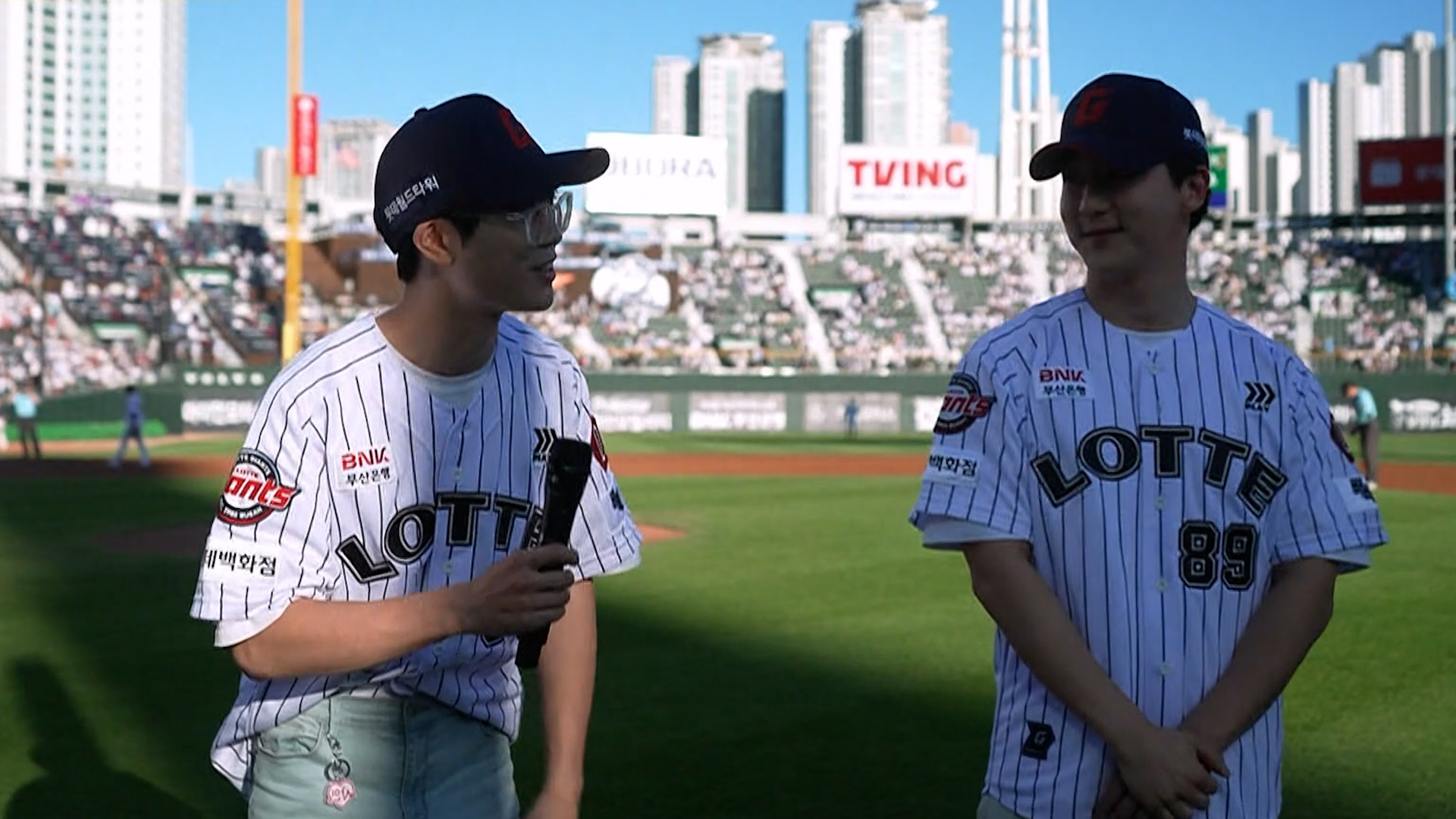 [롯데] 2025/7/27 시구 & 시타 - BNK 피어엑스 엠버서더 이제동 & 프로게이머 박인수 | TVING