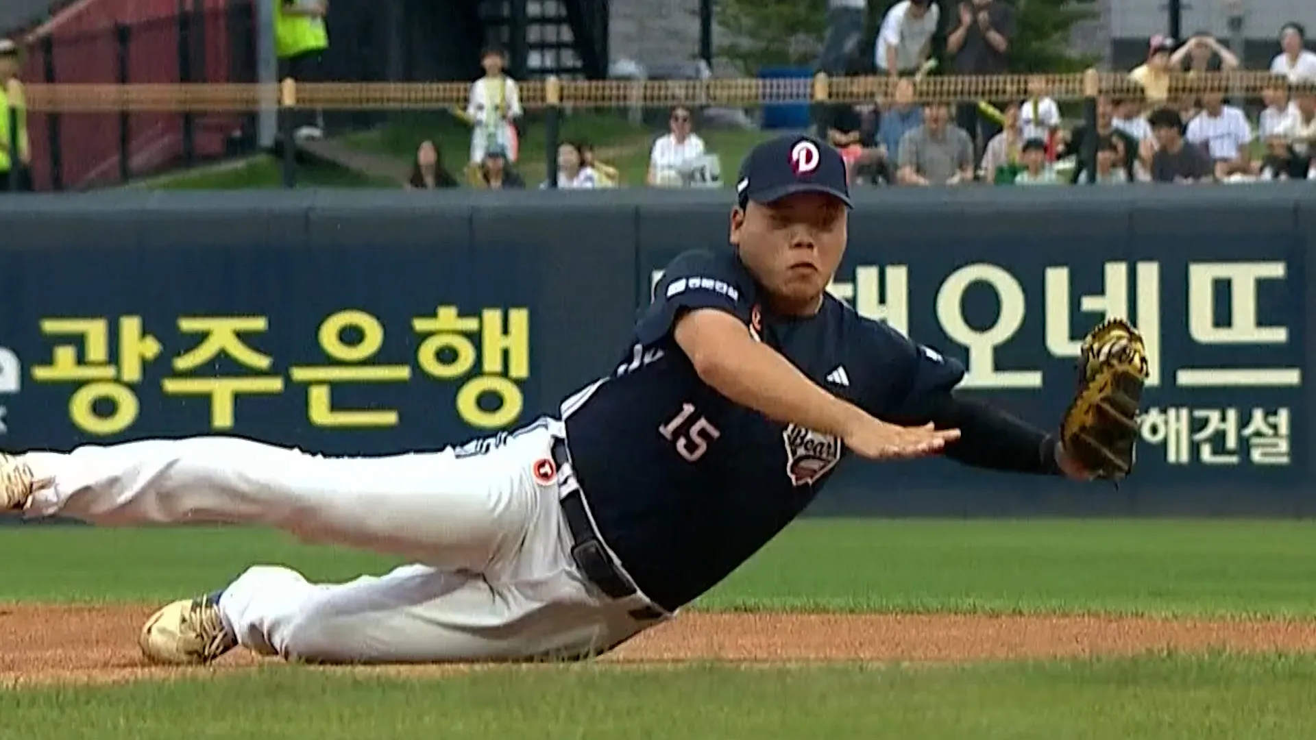 [두산] 2025/7/30 실점 위기를 막아내는 박성재의 멋진 수비! | TVING