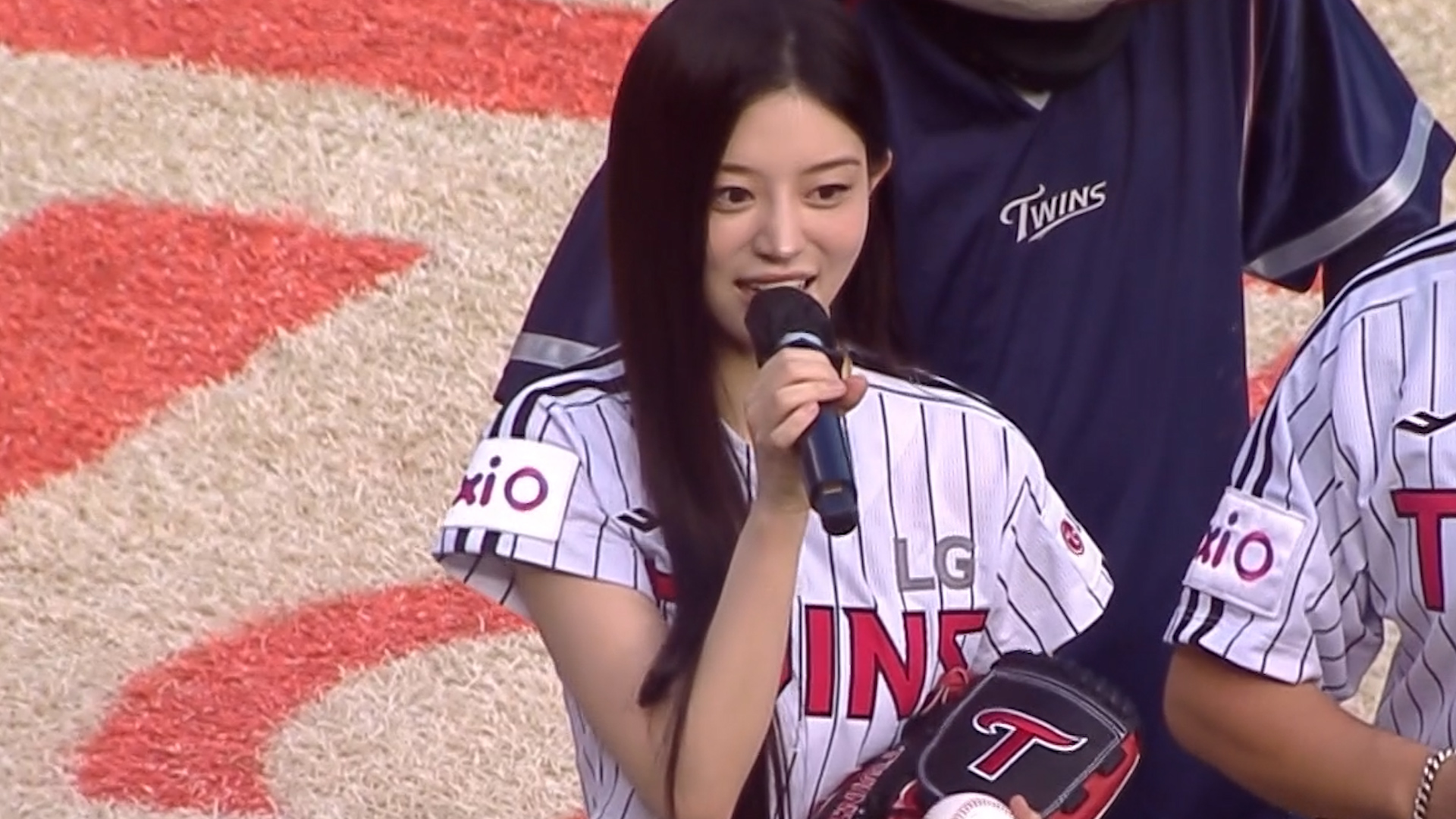 [LG] 2025/7/31 시구 - 아일릿 민주 | TVING