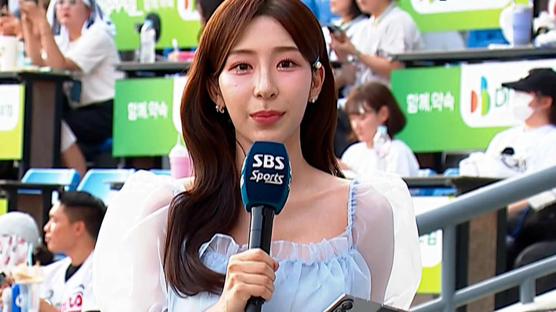 [두산] 2025/8/2 김민지 아나운서의 경기 전 현장 리포팅 | TVING