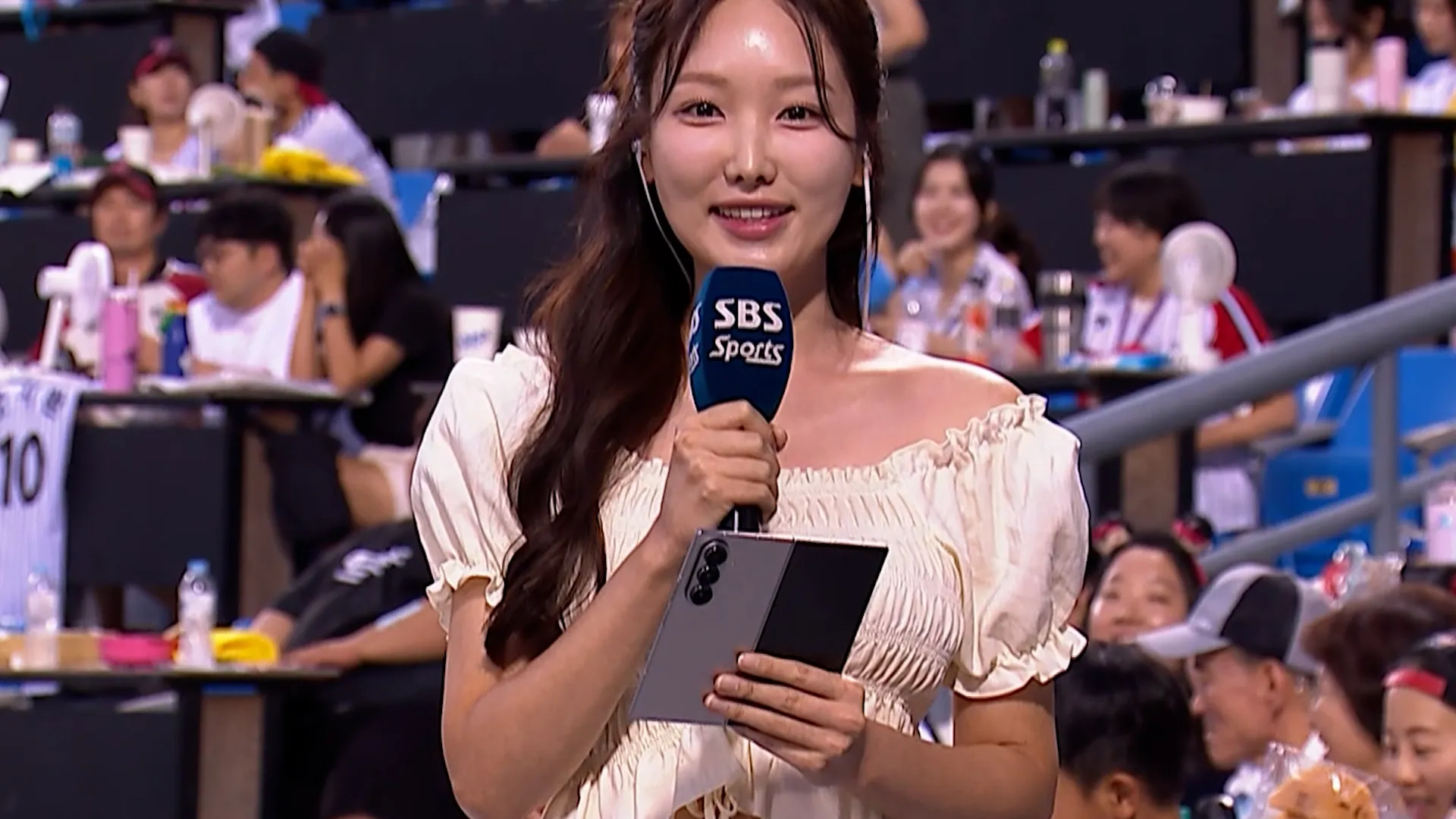 [LG] 2025/8/10 김세연 아나운서의 경기 중간 현장 리포팅 | TVING