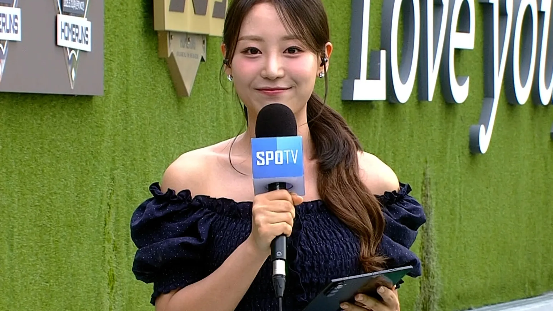 [SSG] 2025/8/14 김혜빈 리포터의 경기 전 현장 리포팅 | TVING