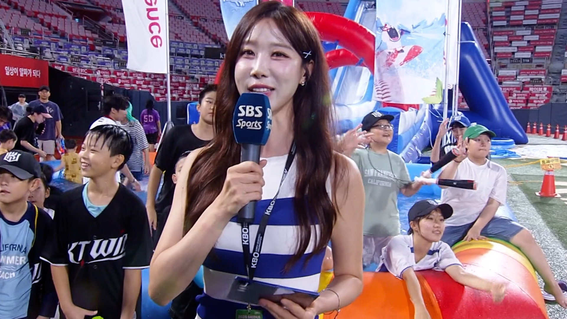 [KT] 2025/8/15 진달래 아나운서의 경기 중간 현장 리포팅 | TVING