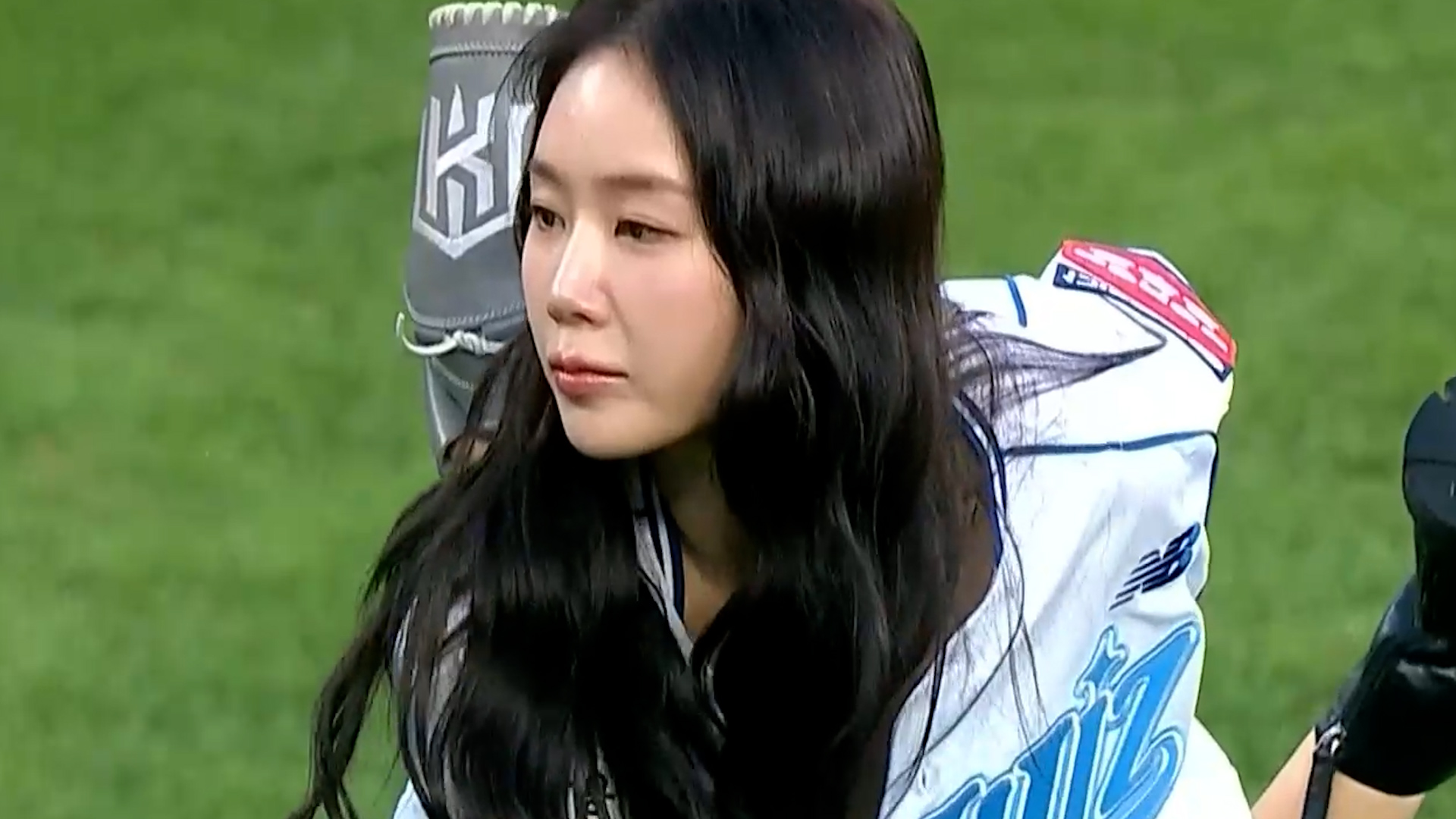 [KT] 2025/8/19 시구 - 가수 소유 | TVING