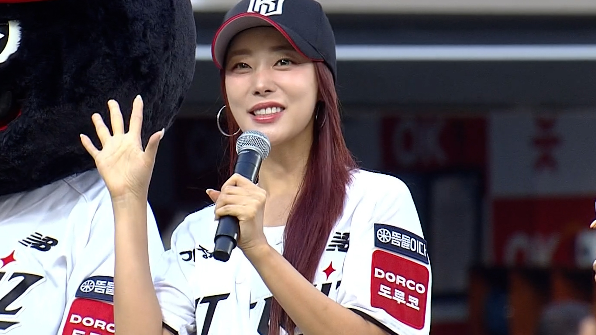 [KT] 2025/9/2 시구 - 그룹 '레인보우 18' 고우리 | TVING