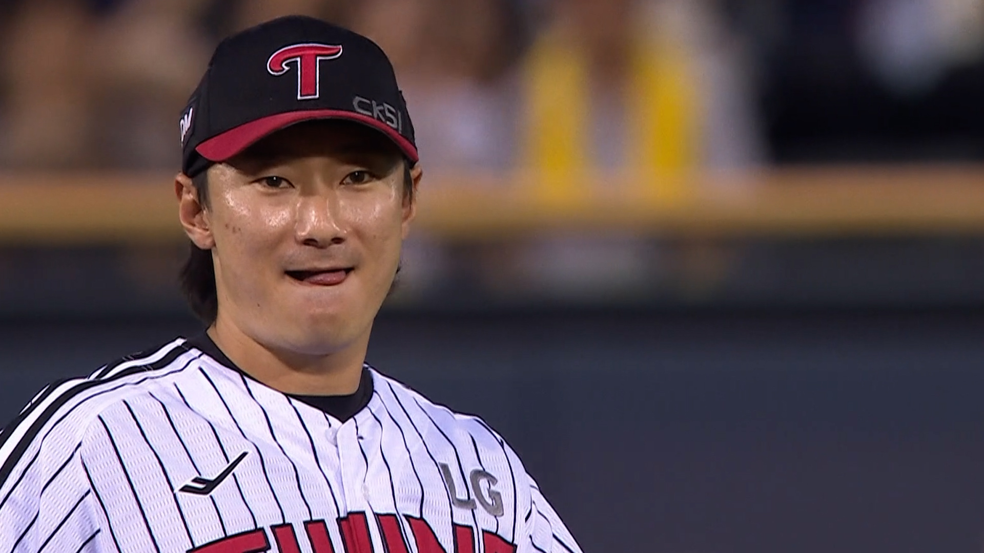 [LG] 2025/9/2 "말이 필요 없는 수비" 신민재의 완벽한 백핸드 캐치! | TVING