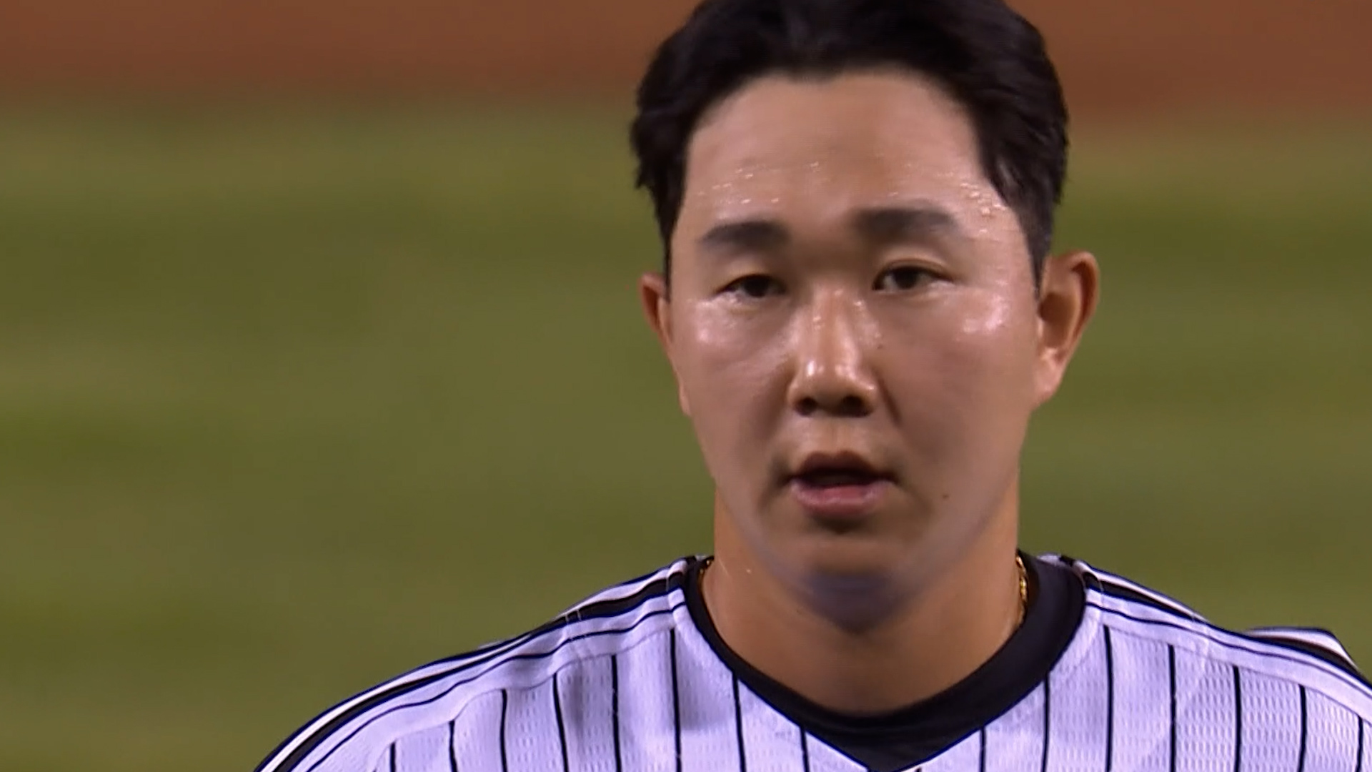 [LG] 2025/9/2 '2년 연속 20세이브' 추가 실점 없이 경기를 마무리하는 유영찬 | TVING