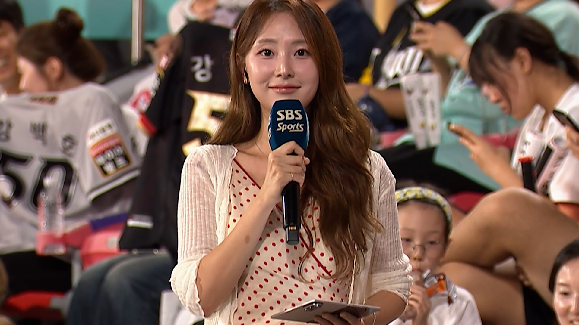 [KT] 2025/9/3 신예원 아나운서의 경기 중간 현장 리포팅 | TVING