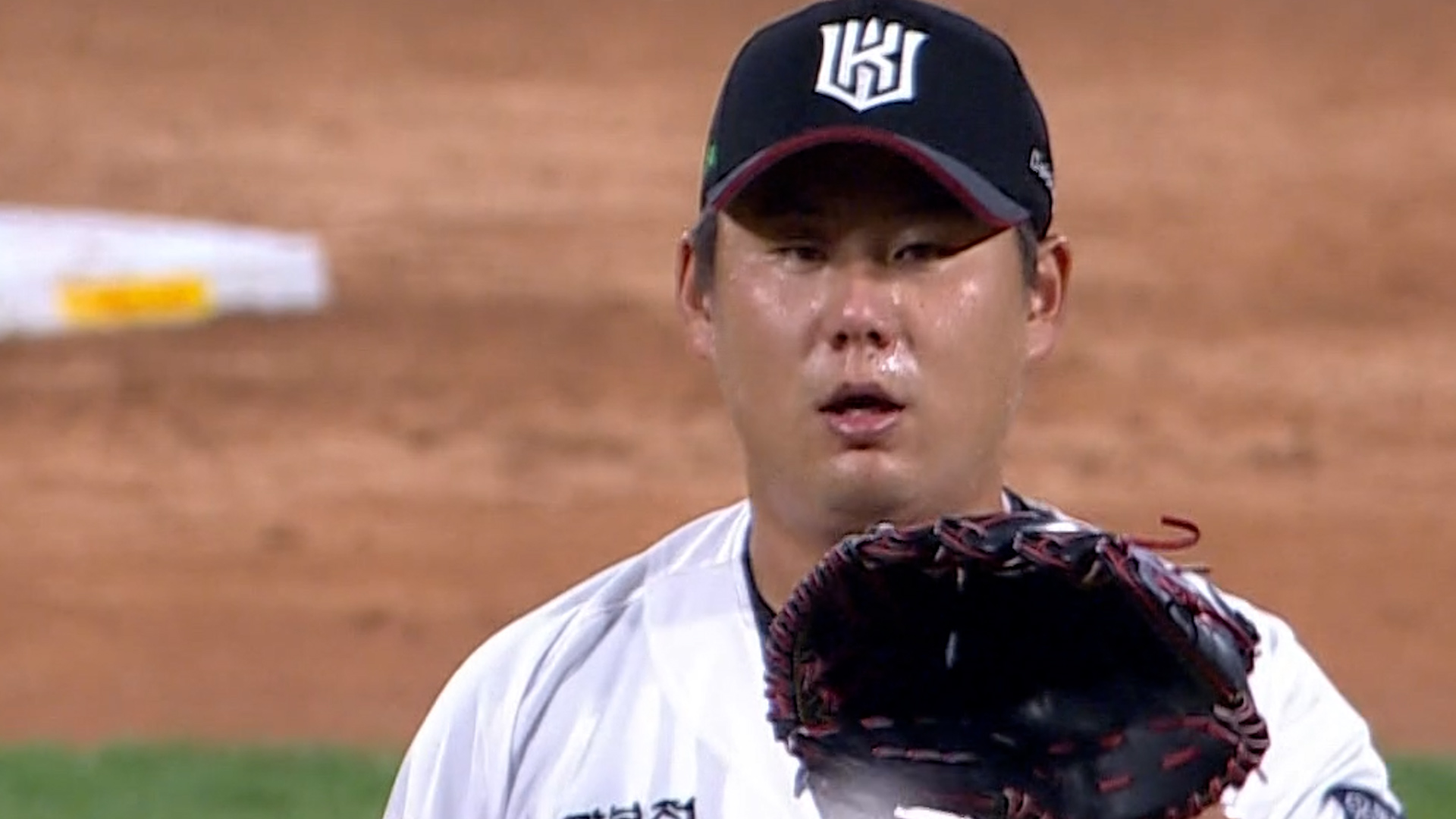 [KT] 2025/9/4 연속 범타 유도하며 실점 위기를 벗어나는 문용익 | TVING