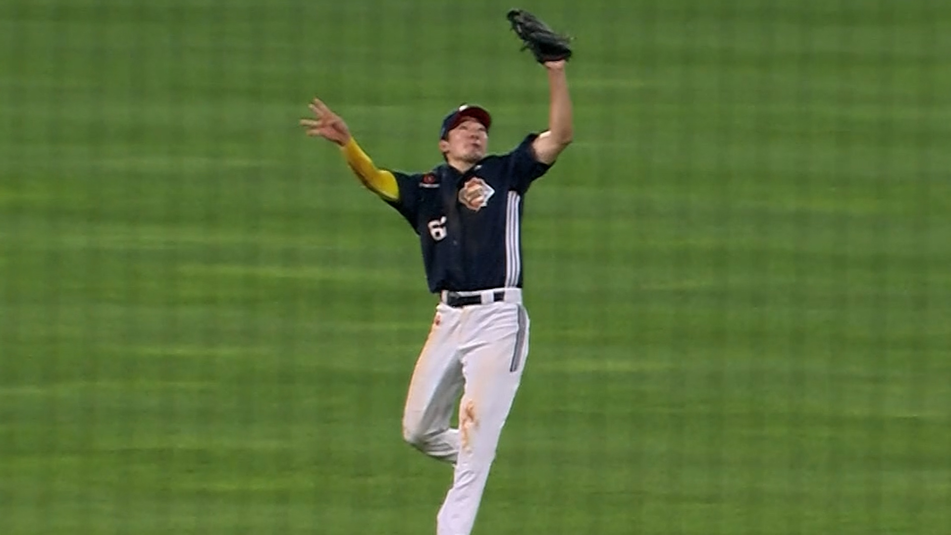 [두산] 2025/9/12 '공수 맹활약' 안재석의 점프 캐치! | TVING