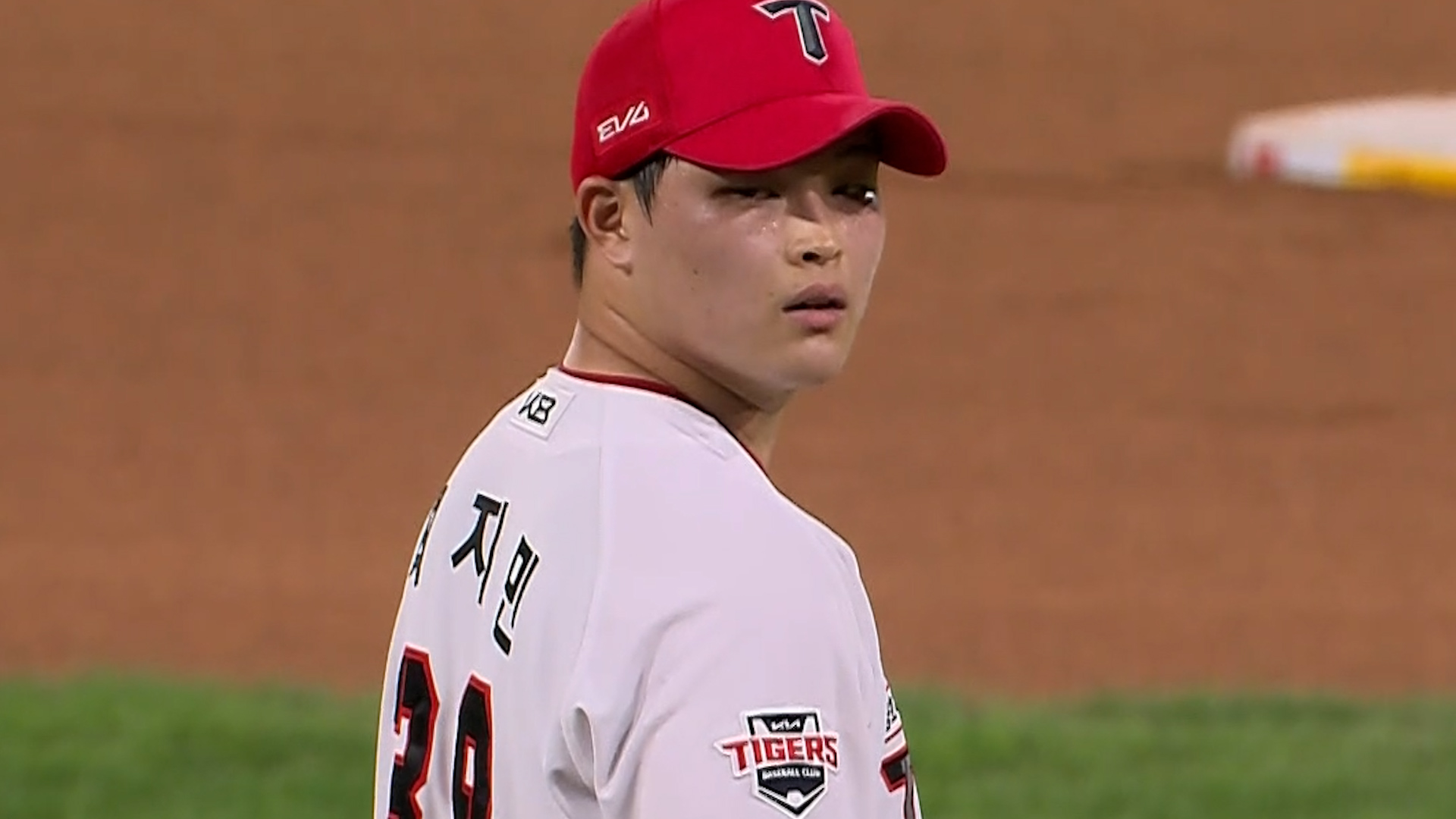 [KIA] 2025/9/12 삼진 두 개와 함께 8회를 정리하는 최지민 | TVING