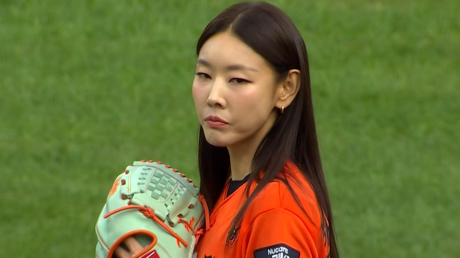 [한화] 2025/9/13 시구 - 모델 한혜진 | TVING