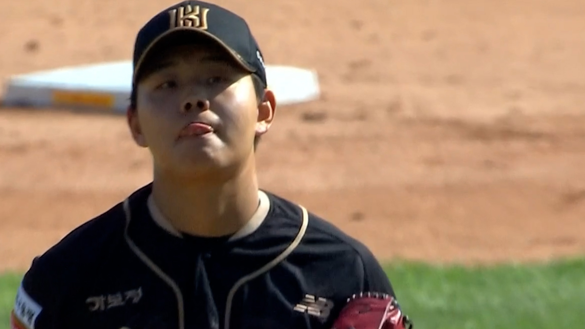 [KT] 2025/9/18 (DH1) 1사 1, 2루 위기를 KK로 벗어나는 소형준 | TVING