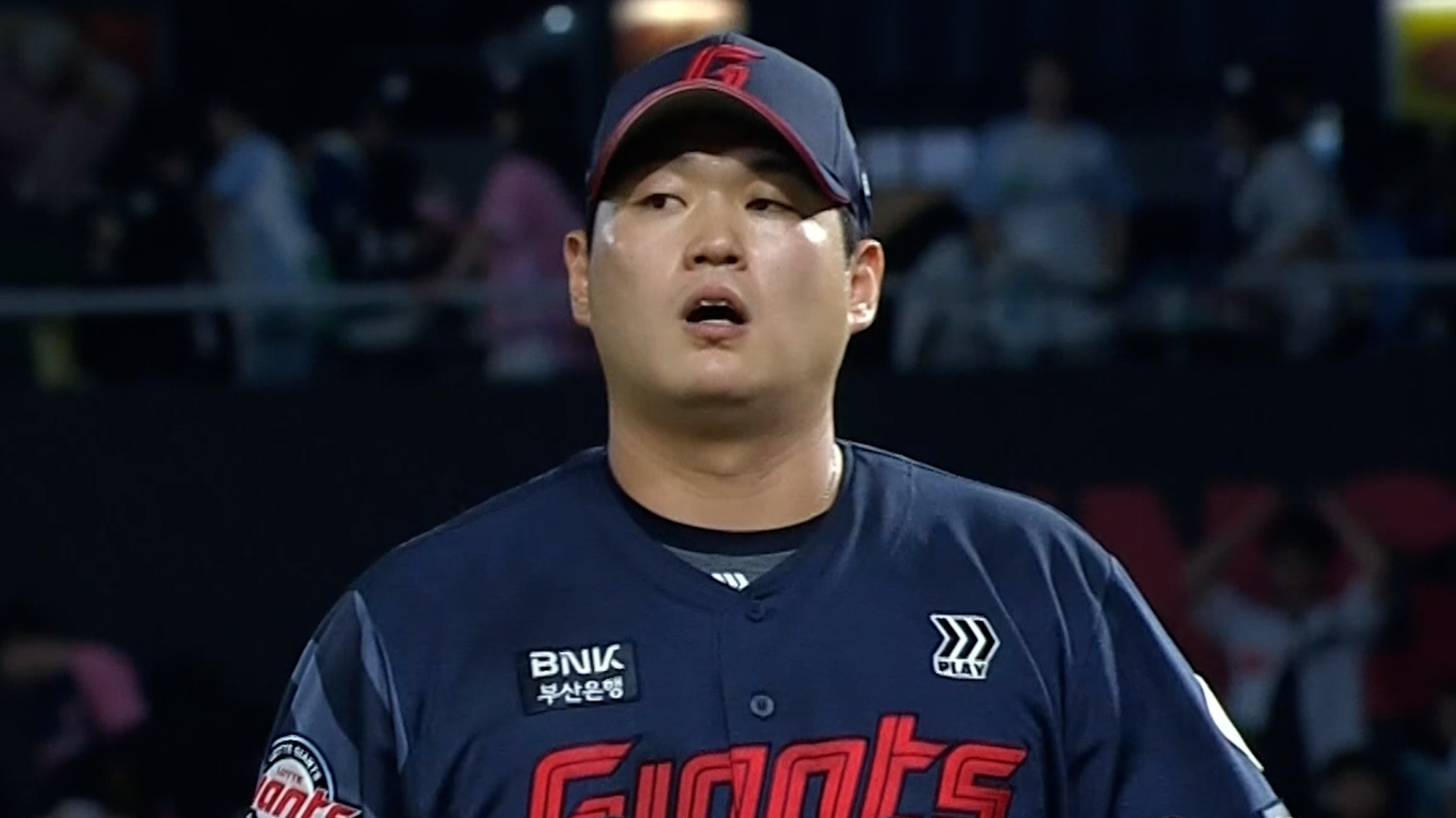 [롯데] 2025/9/19 범타 유도하며 만루 위기를 무실점으로 막아내는 나균안! | TVING