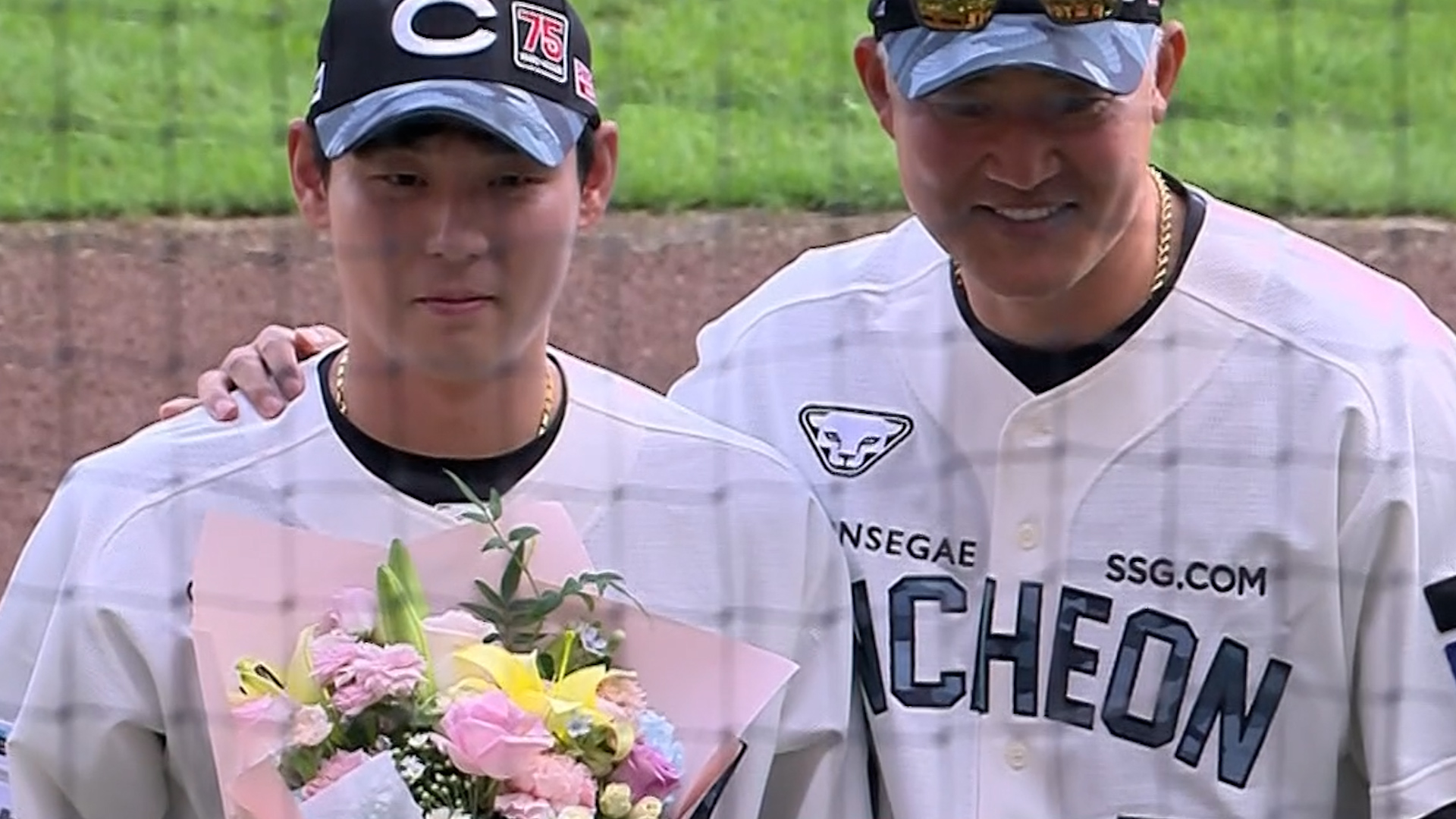 [SSG] 2025/9/20 김성욱 1,000경기 출장 기념 시상식 | TVING