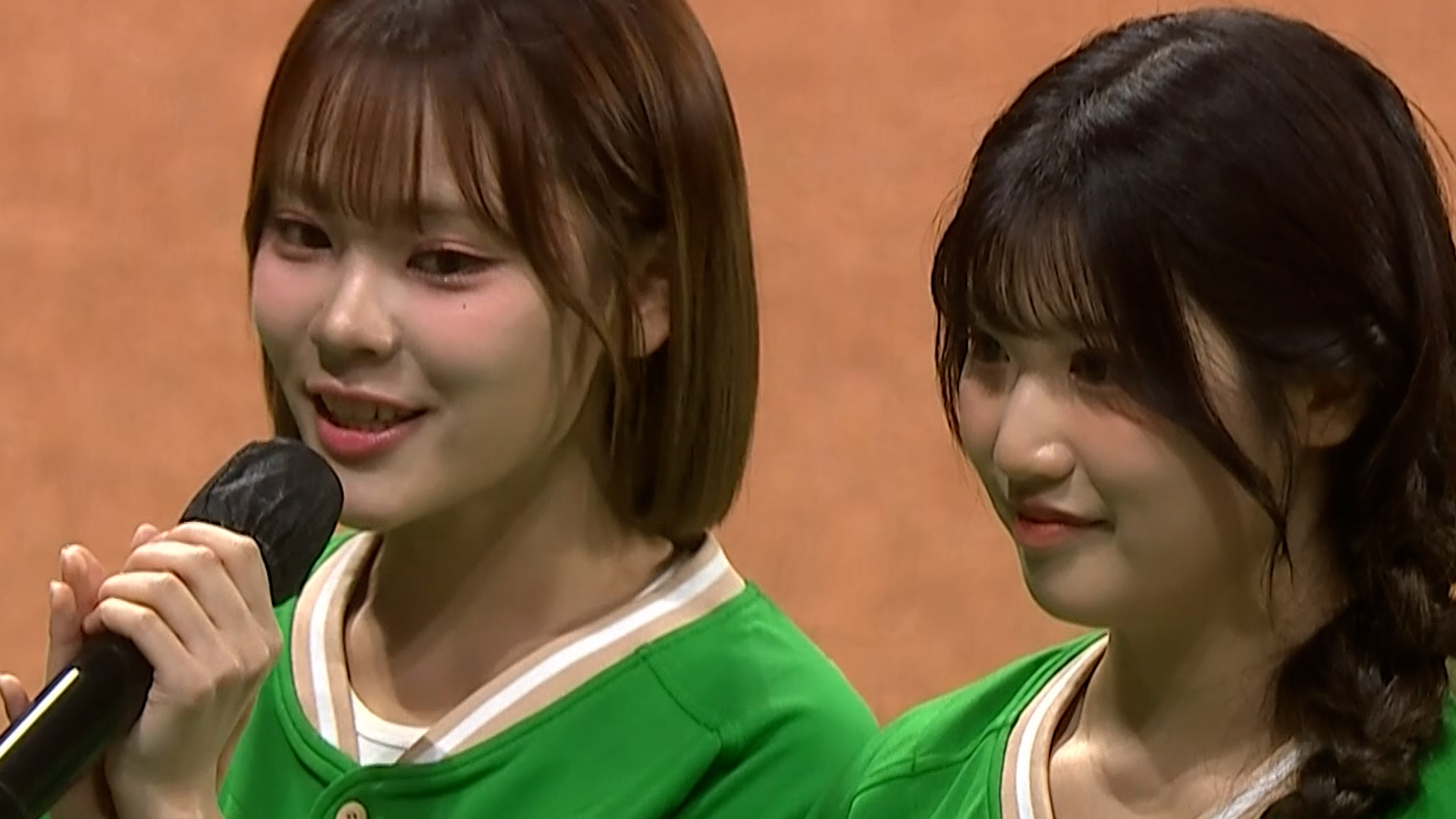 [키움] 2025/9/24 시구 & 시타 - 걸그룹 '첫사랑' 서연 & 시현 | TVING