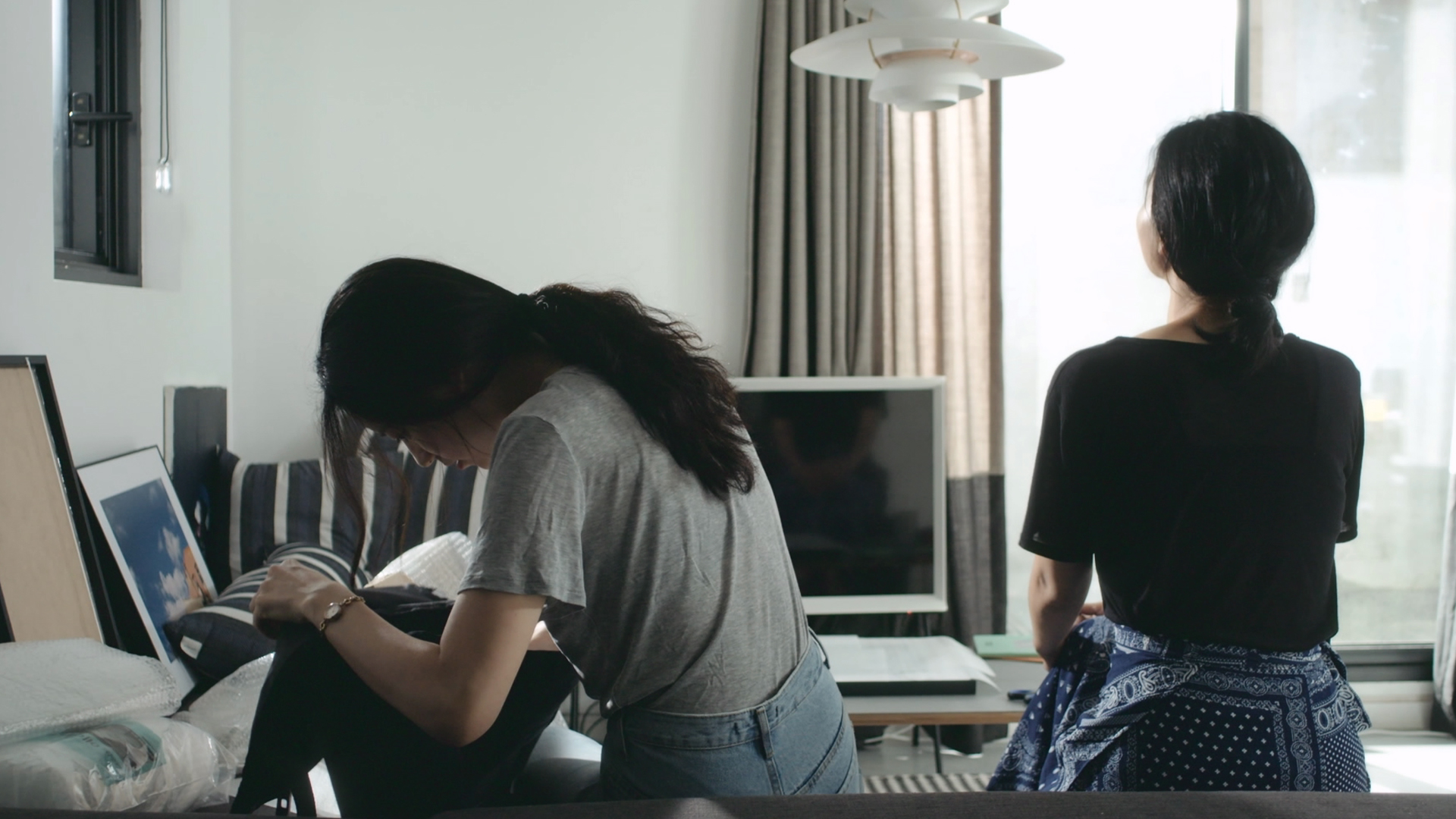 여름바다에 뜨는 가벼운 것들 | TVING